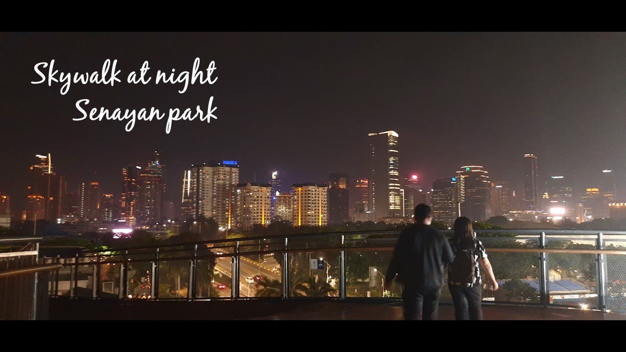Skywalk Senayan Park di Malam Hari || Pemandangan kota Jakarta yang ...