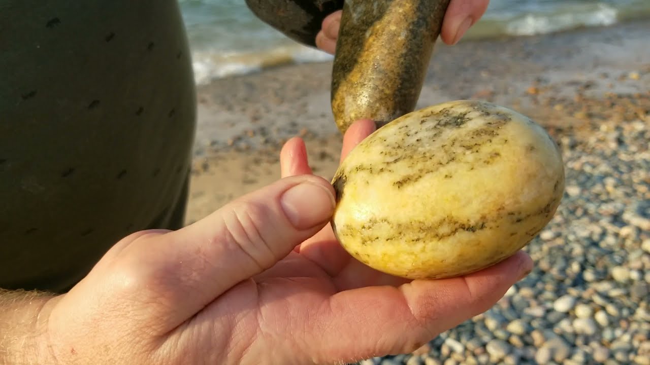 Collecting Rocks that GLOWS in the dark at Whitefish Point Bay ...