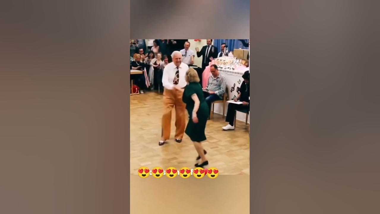 Miłość nie polega na tym, aby wzajemnie sobie się przyglądać.... - YouTube