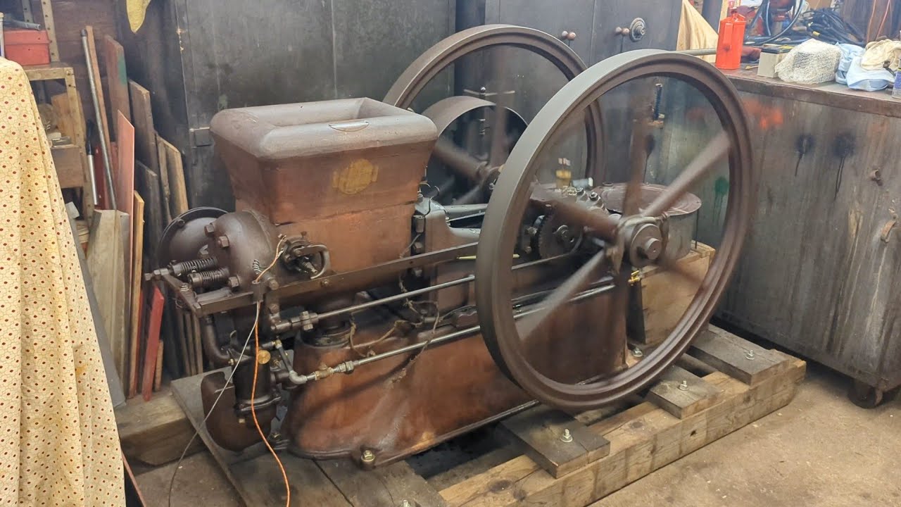 8hp Associated Throttle Governed Iowa Oversize engine - YouTube