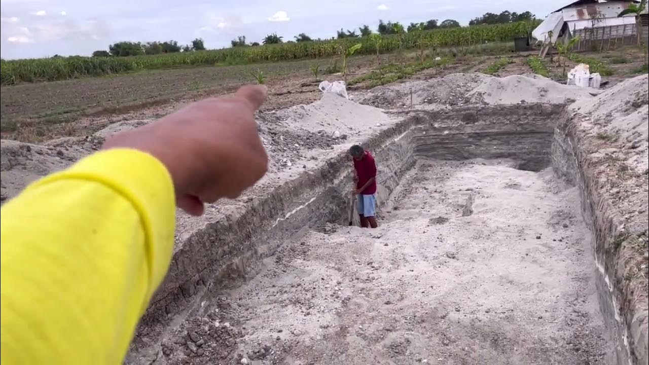 Mano-manong paghukay ng fishpond - YouTube