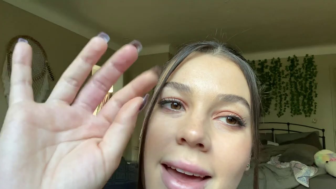 ASMR~ hand movements and repetitive words to relax - YouTube