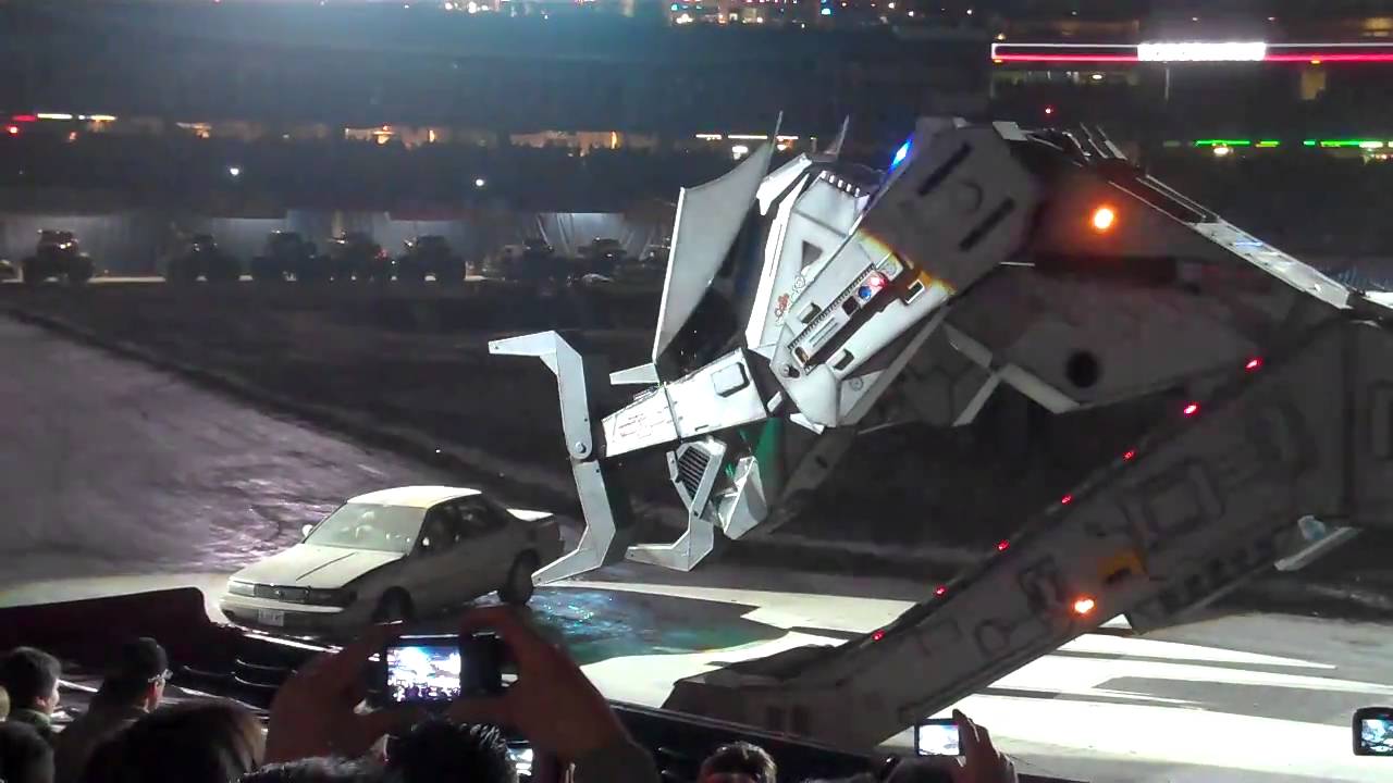 Robosaurus Part 1- Toronto Monster Jam. Sunday Jan 23, 2011 - YouTube