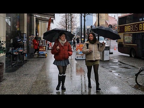 Regen in Berlin. Ein ruhiger Spaziergang durch die Stadt. Walkinger Reisen. Walking through Berlin