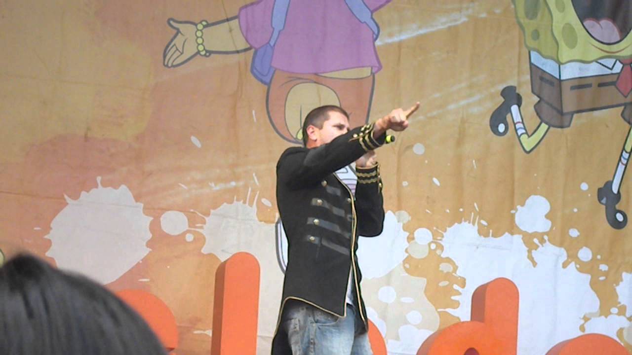 Markoolio- Ingen sommar utan raggar(Helsingborgsfestivalen 2011) - YouTube