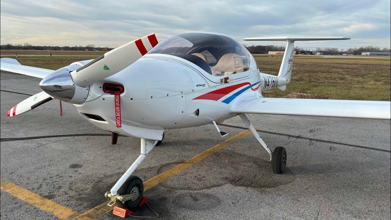 Diamond DA-20 Crosswind Traffic Pattern - YouTube