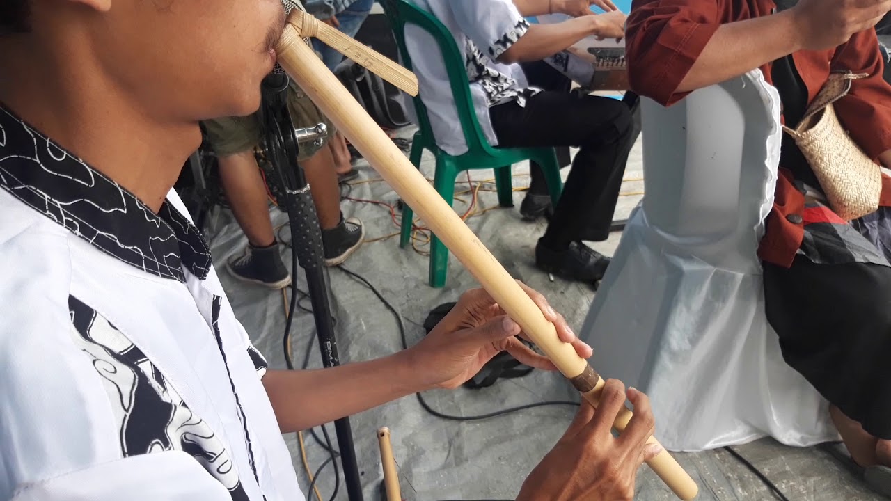 Belajar Suling Sunda / Learning Sundanese Flute - YouTube
