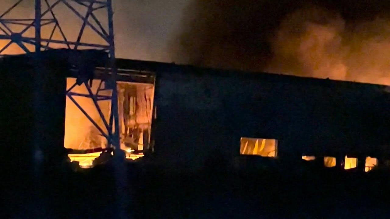 Important incendie dans un bâtiment de Bolloré Logistics près de Rouen ...