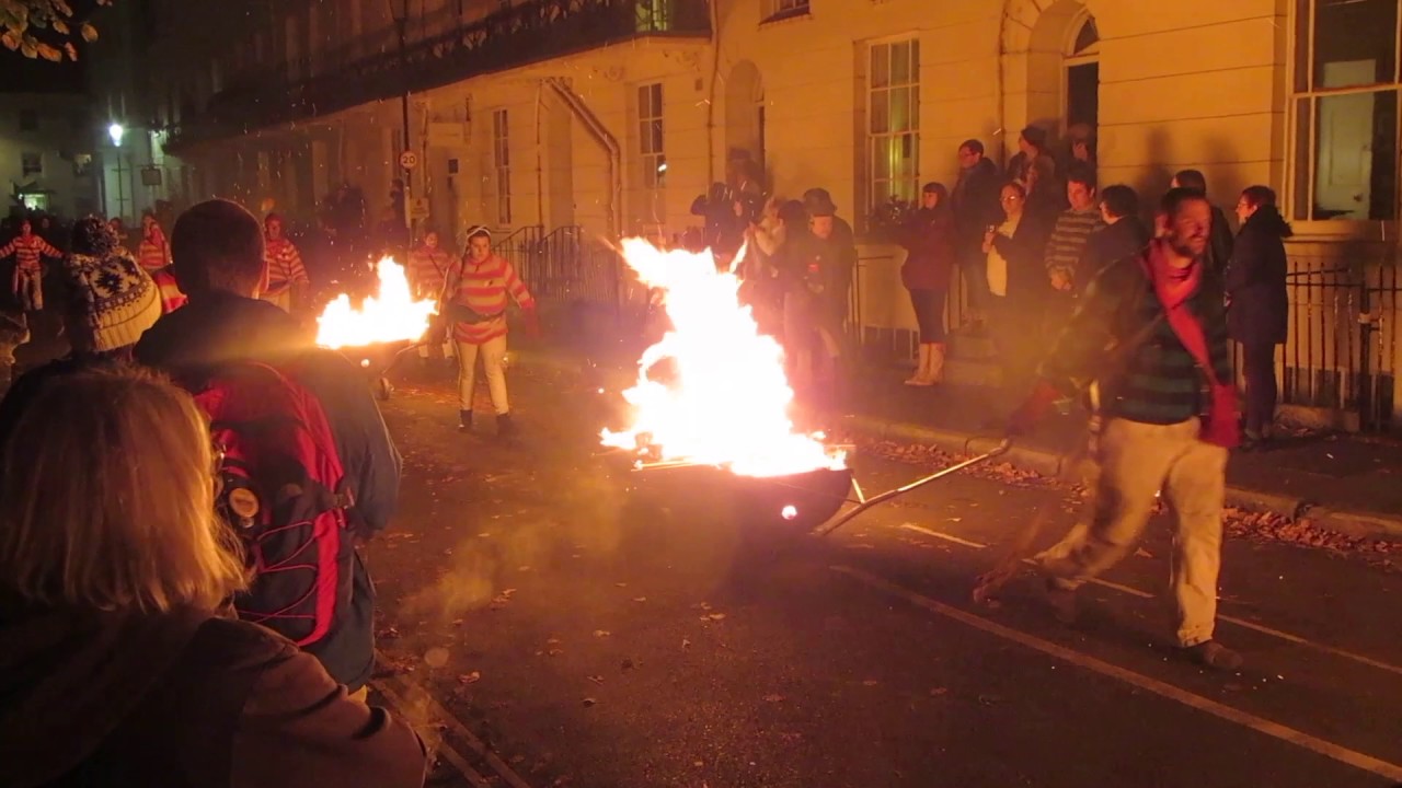 Lewes Bonfire 2016 - YouTube