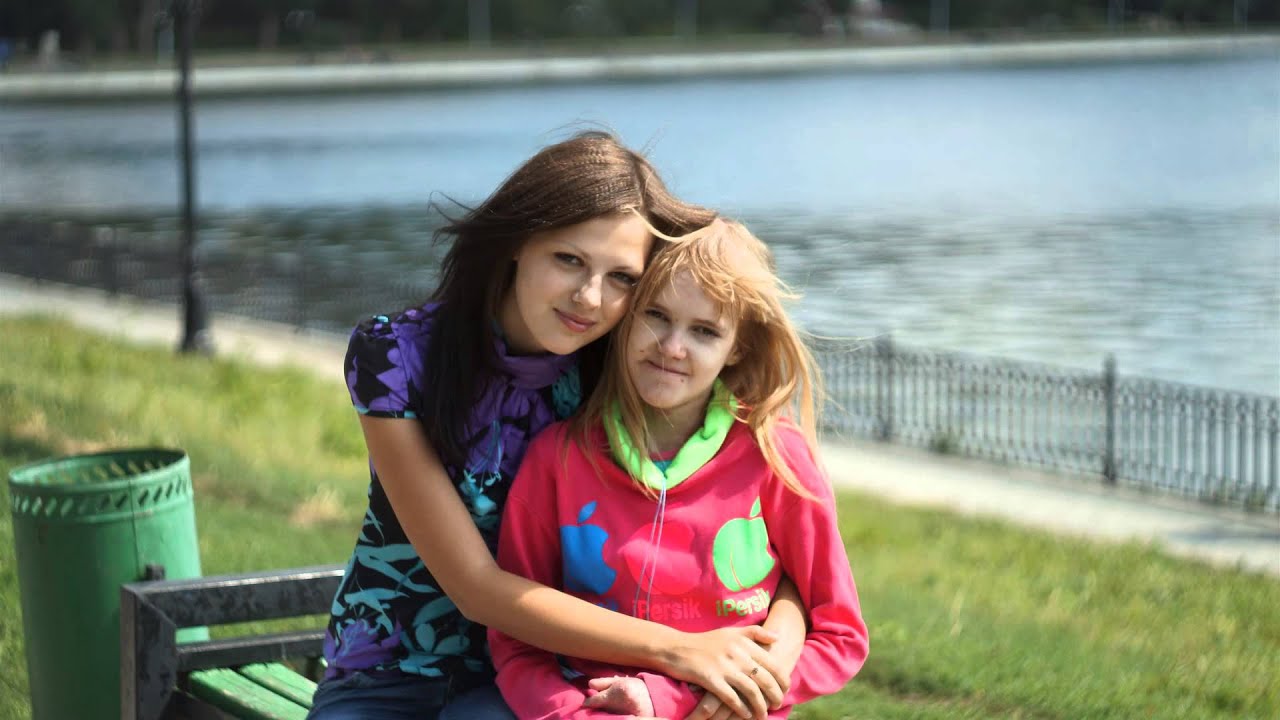 Prezentare Adevaratei Bolii Fluturasului (Epidermoliza Buloasa) - YouTube