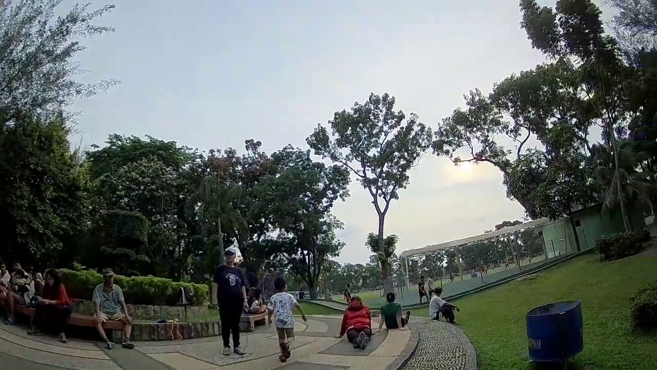 Beta 85X HD - Playing with ma boy - YouTube