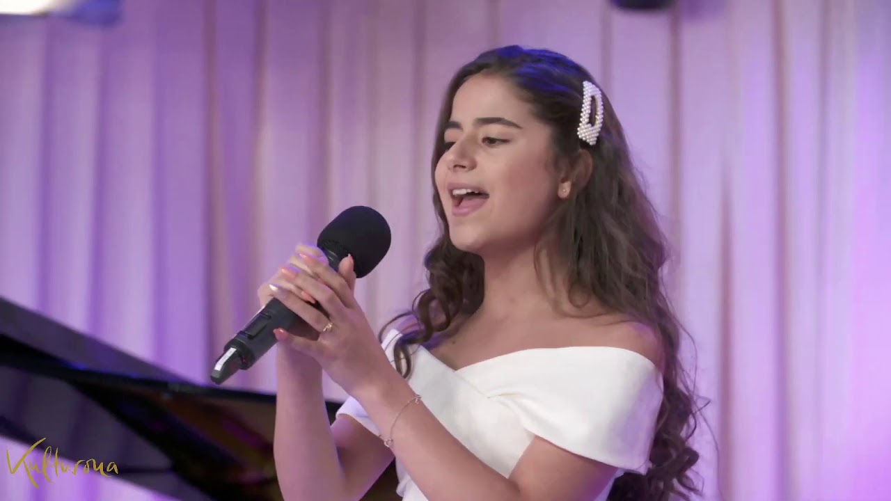 Christina Aguilera - Hurt - Magdalina - YouTube