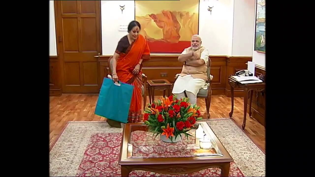 PM Narendra Modi meets eminent classical dancer Sonal Mansingh in New ...