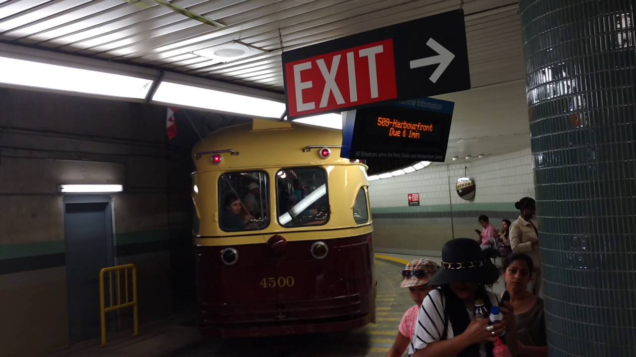 TTC haritage PCC streetcar 4500 departing Union station with 4407 behind - YouTube