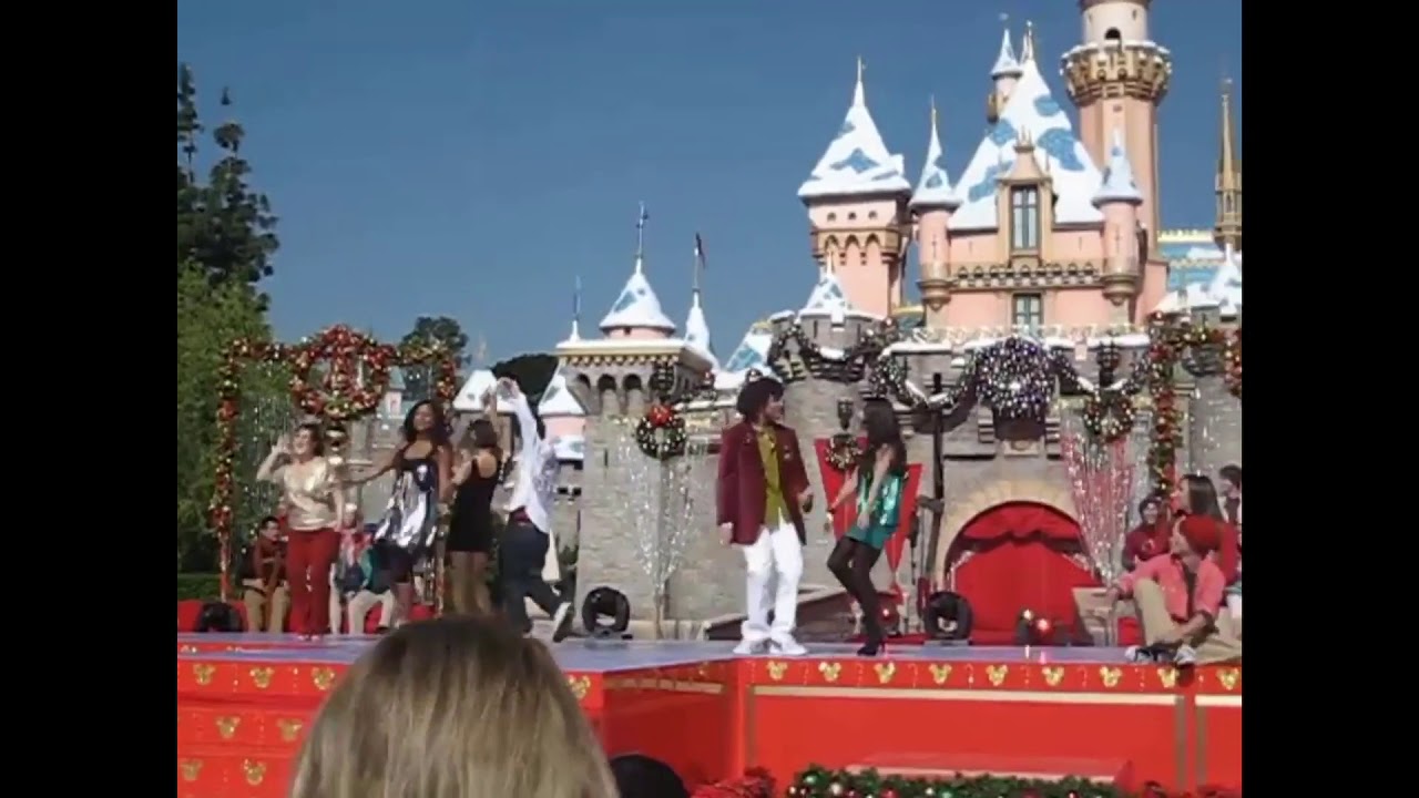High School Musical-What Time ls lt,Disney Christmas Parade - YouTube