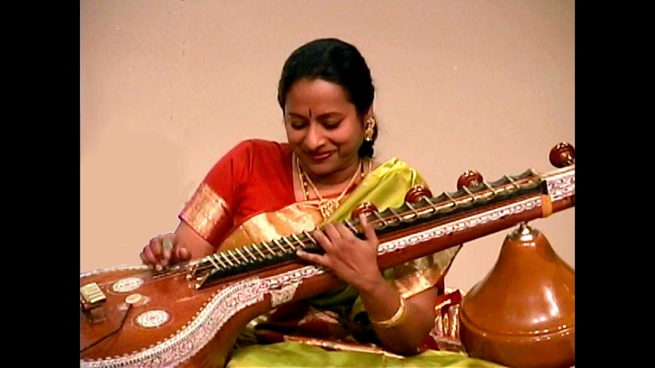 Nirmala Rajasekar veena karunimpa sahana Tiruvotriyur Thyagaiyar - YouTube