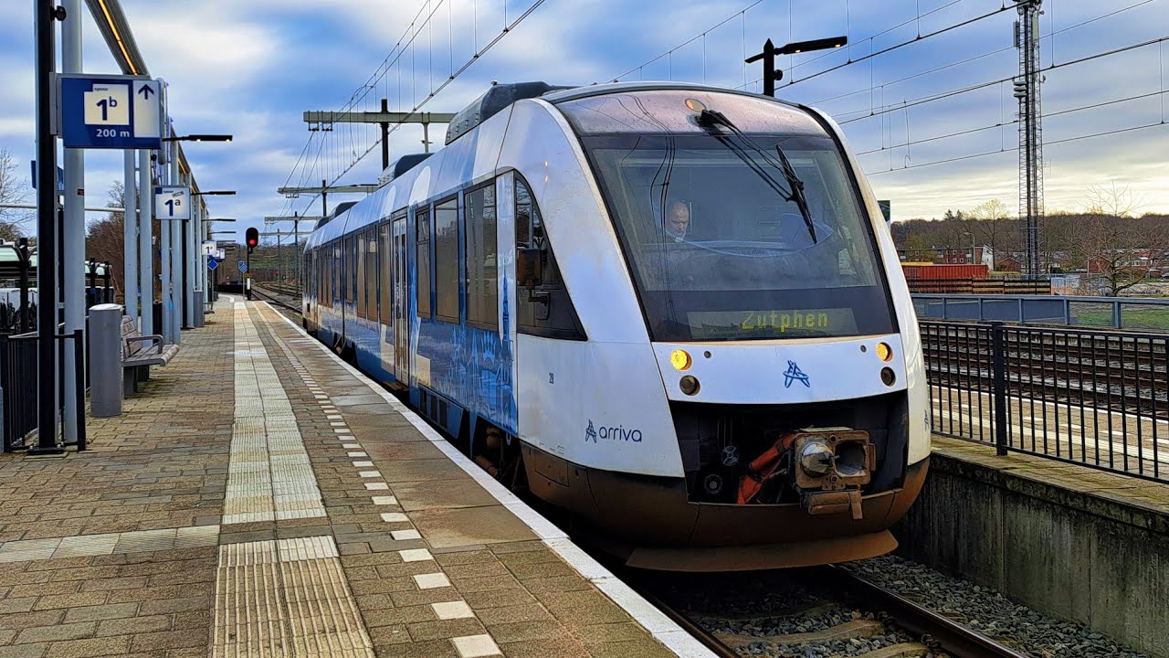 Arriva Lint vertrekt van station Oldenzaal als RS24 richting Zuthpen ...