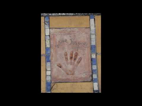 Cannes'da ünlülerin el izleri ( Handprints of famous stars in Cannes)
