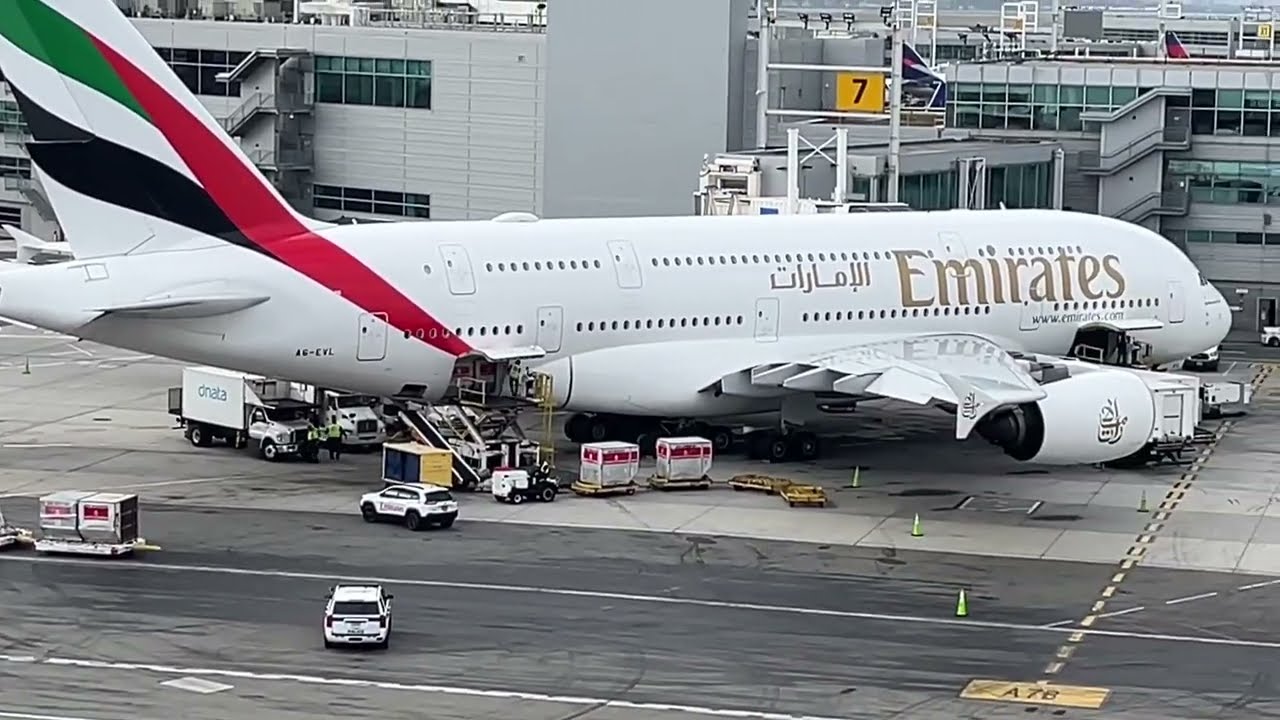 Planespotting|JFK |TWA|NYC|Singapore Emirates Virgin Air India Jet Blue ...