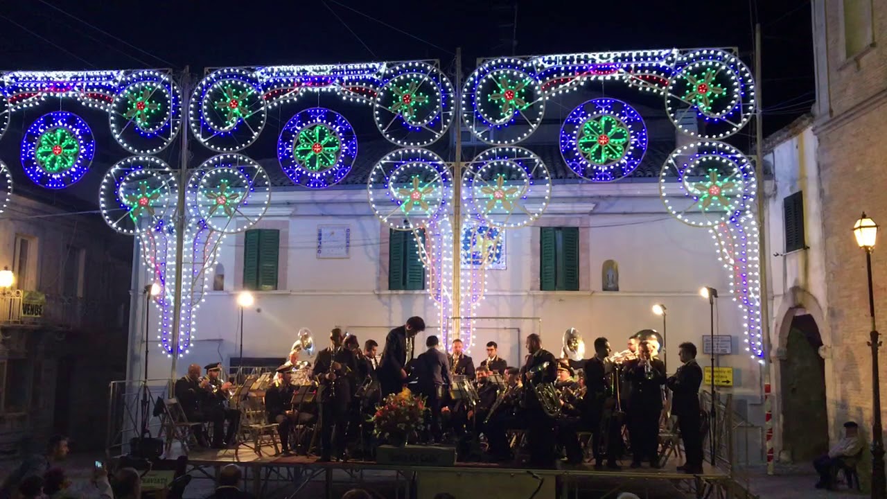 FUORI PORTA WEB - Omaggio floreale alla banda Gioia del Colle - "I ...