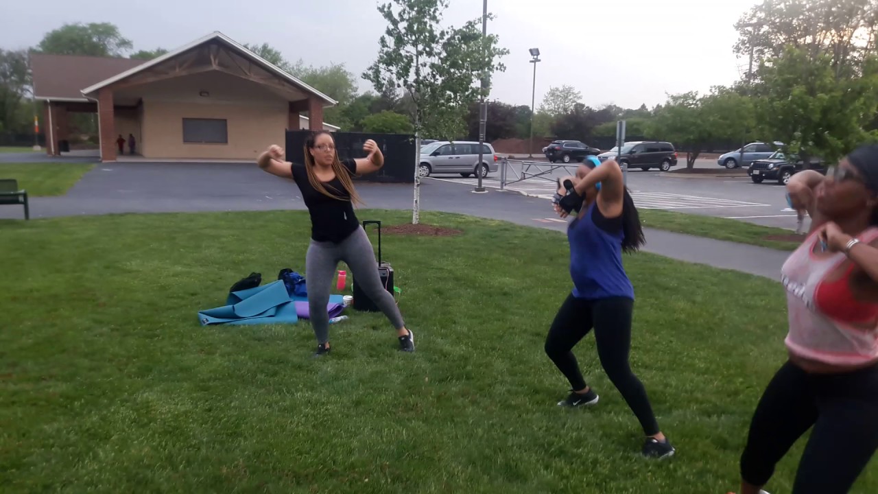 Our 1st workout, outside for 2017... - YouTube