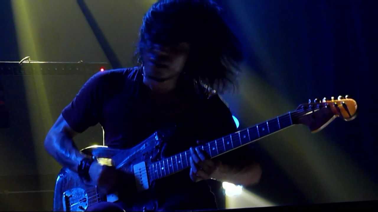 Mono Pure As Snow Paris Machine du Moulin Rouge 2011 - YouTube