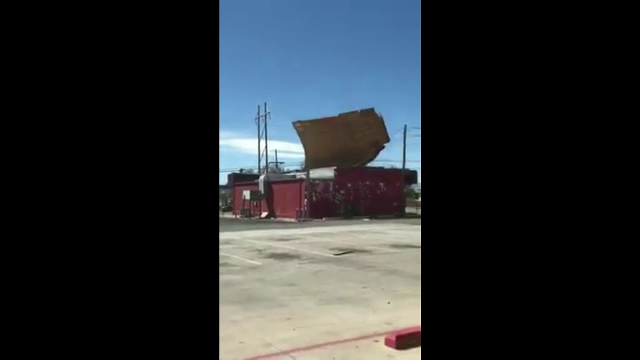 Strong Winds Blow Roof Off Building in Texas - YouTube