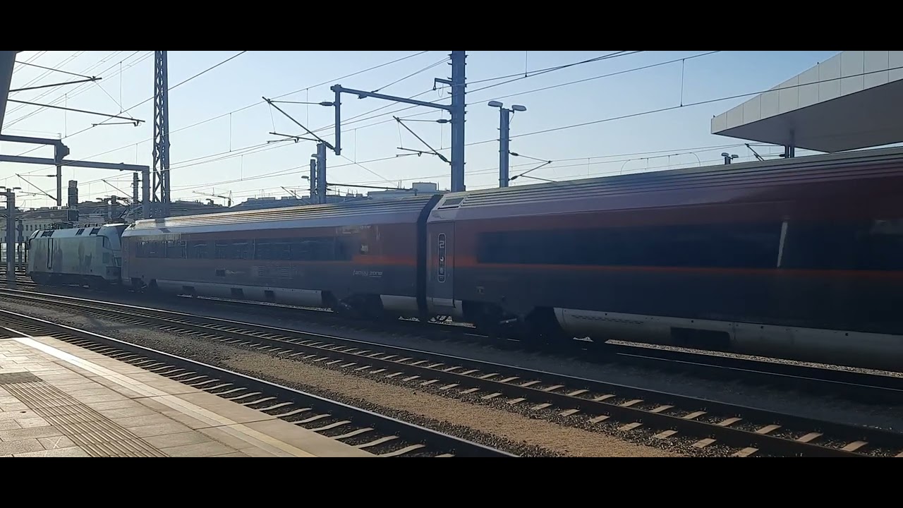 1116 231-2 am RJX 868 und 1116 212-2 am RJX 68 in Wien Hbf am 29.7.2024 ...