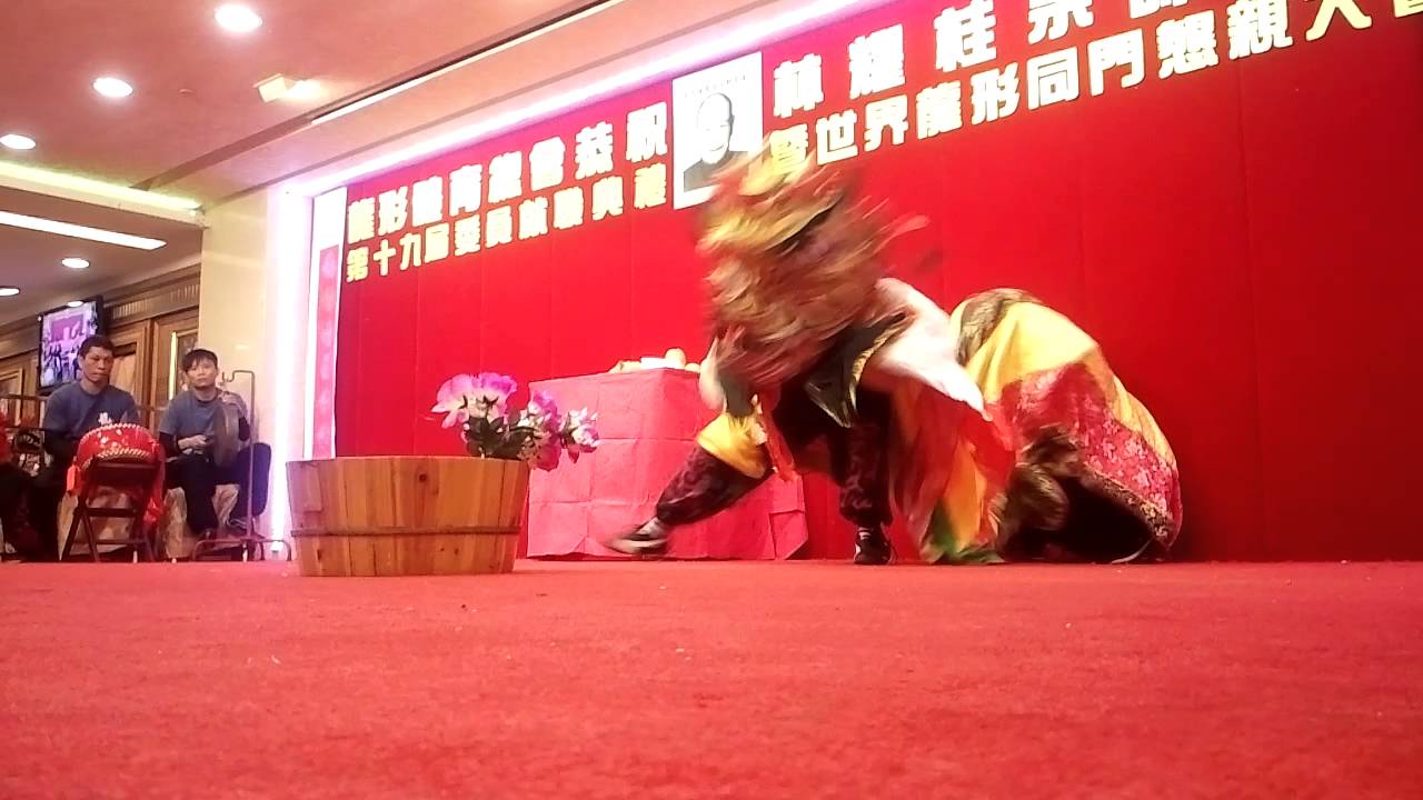 Unicorn(Qi-ling)lion dance麒麟-龍形體育總會會慶2013 - YouTube