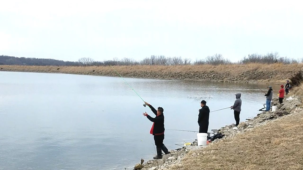 Spring Crappie Fishing From The Bank. EP 46 - YouTube