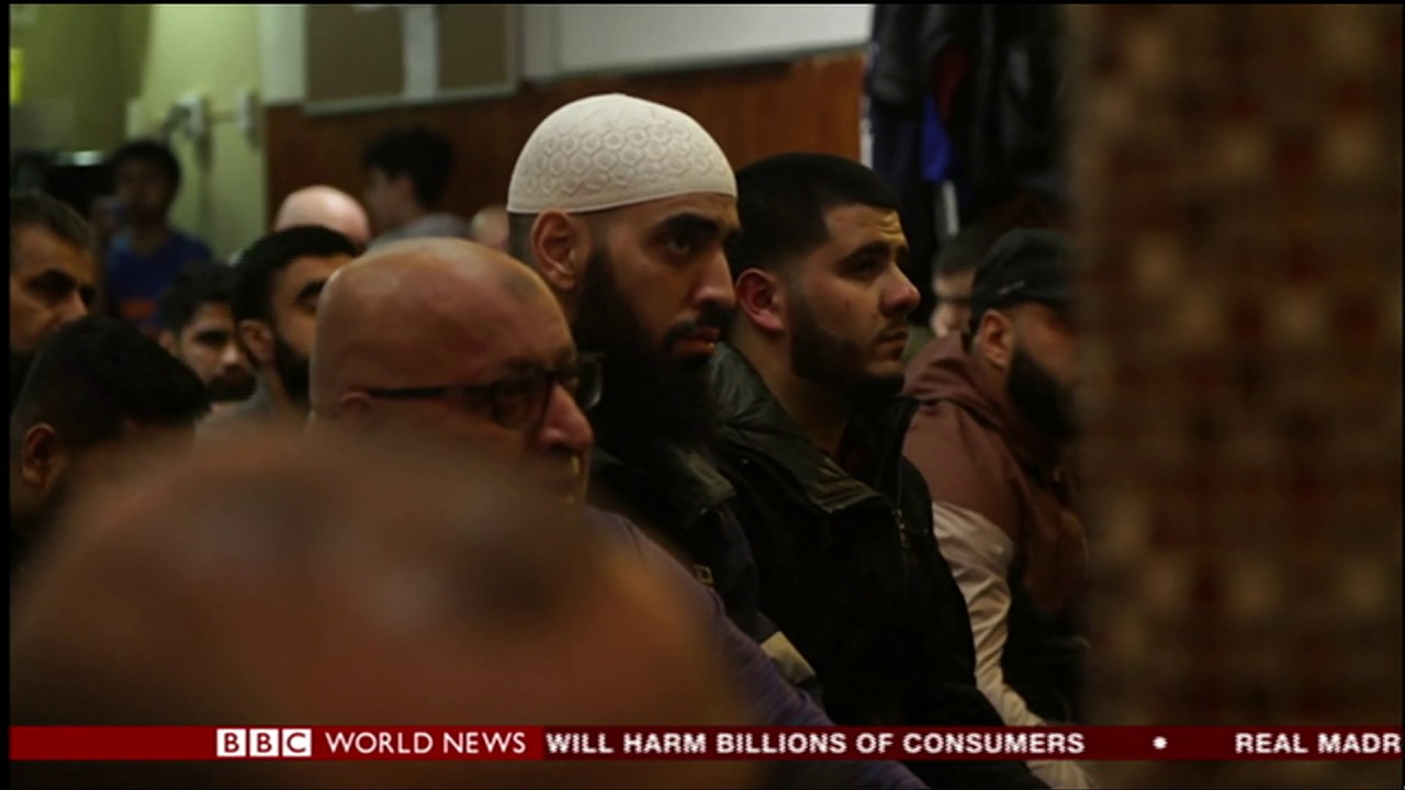 Who are the Muslim community patrols protecting US mosques? - YouTube