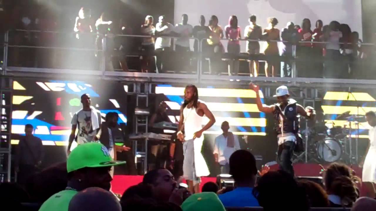 Mavado @ Reggae Sumfest, Montego Bay 7-21-11 Performing "Pepper/Star ...