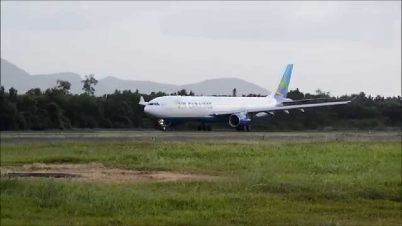 A330 & B777 - Taking-off at TFFF - YouTube