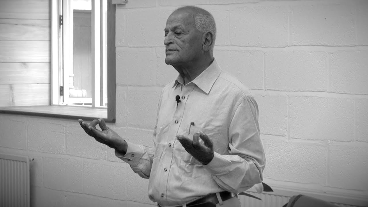 Satish Kumar leads a short meditation - YouTube
