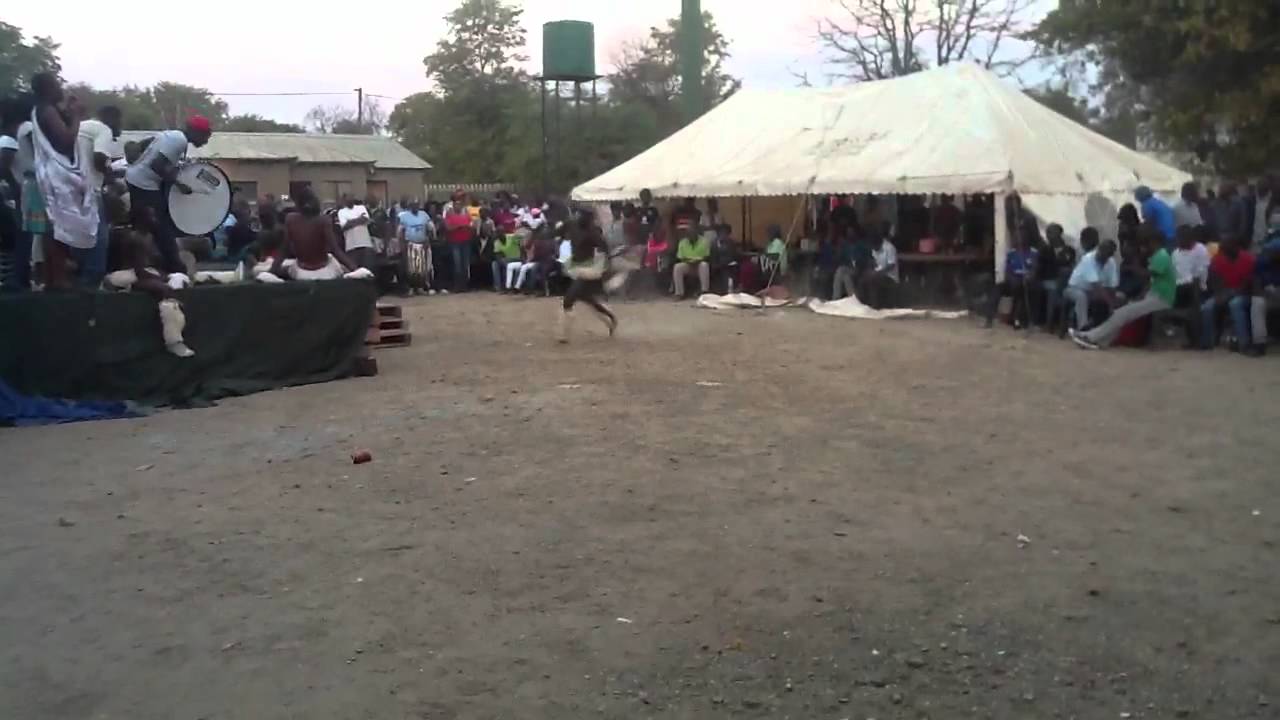 Shangaan traditional dance: Shangaan or Zulu dance - YouTube