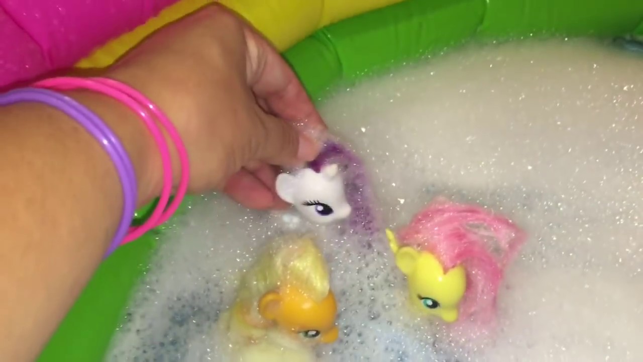 My Little Pony Waterslide Pool Party - YouTube