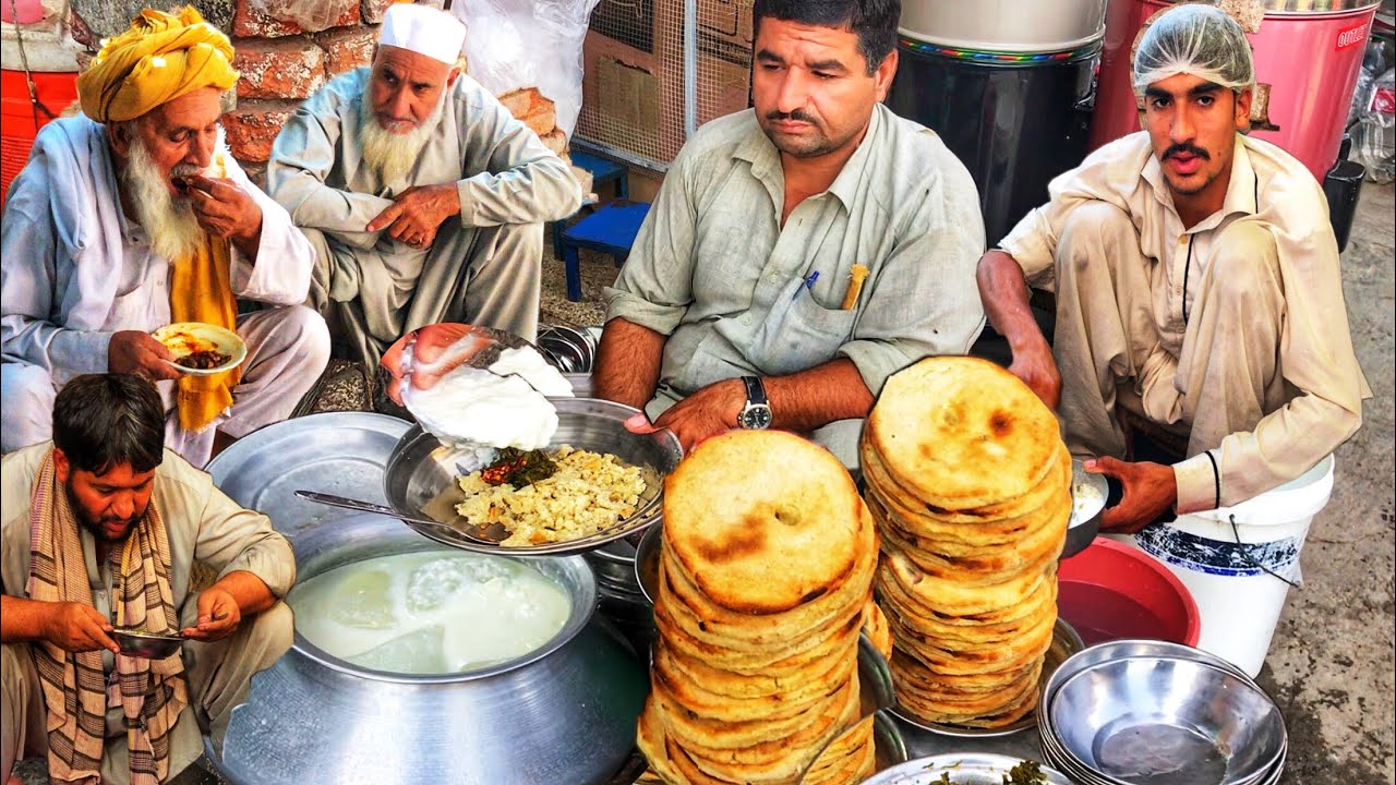 Saag Roti Street Food || Makai ki Roti || Dahi | Peshawari Street Food ...