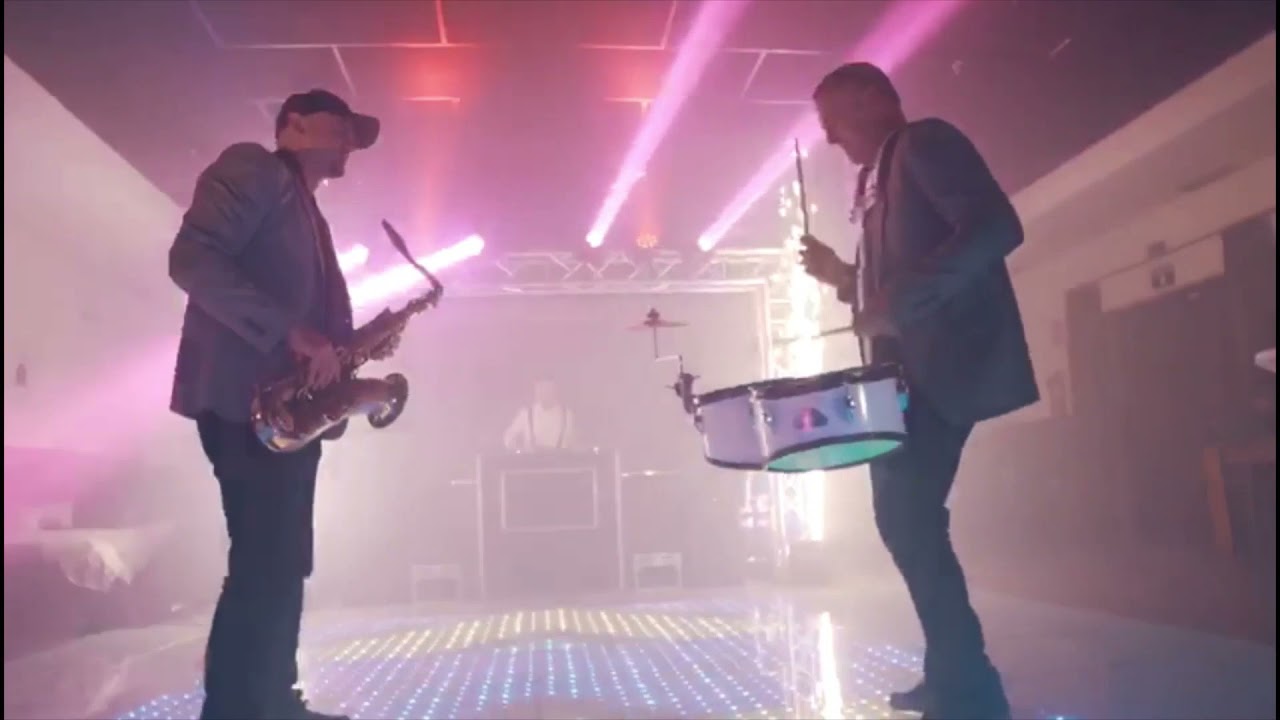 DJ Band un show perfecto de ritmo y percusión | Evenses.es - YouTube
