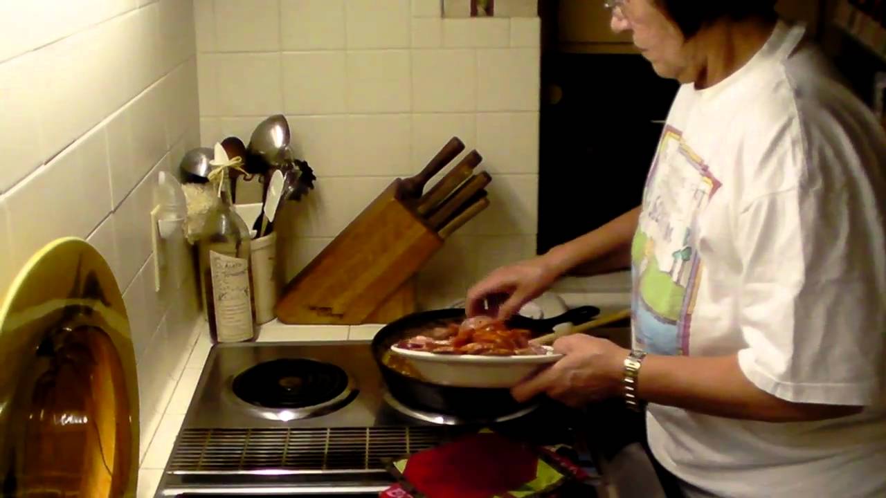 Burning the Roux (Turkey and Sausage Gumbo) - YouTube