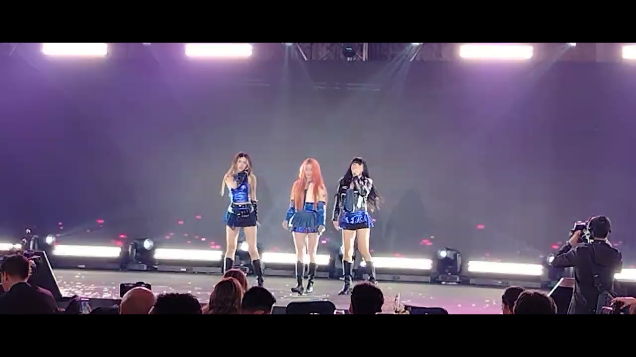 Boomerang by G22 LIVE in Samsung Ultra Unfolds Launch - YouTube