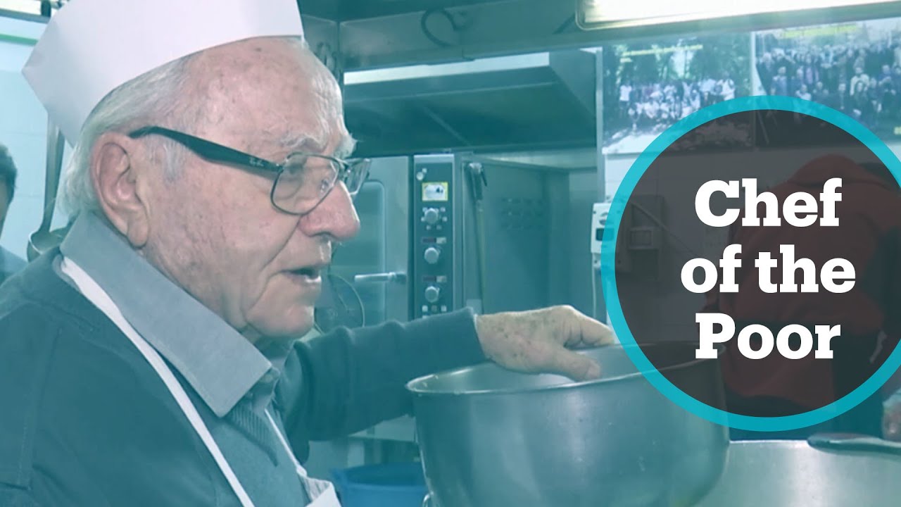 Ninety-year-old "chef of the poor" cooks for Rome's homeless - YouTube