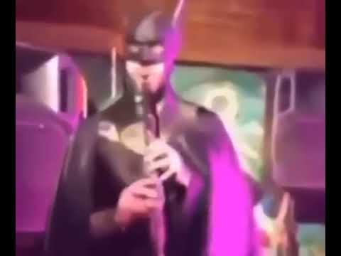 Batman Flüt Çalıyor