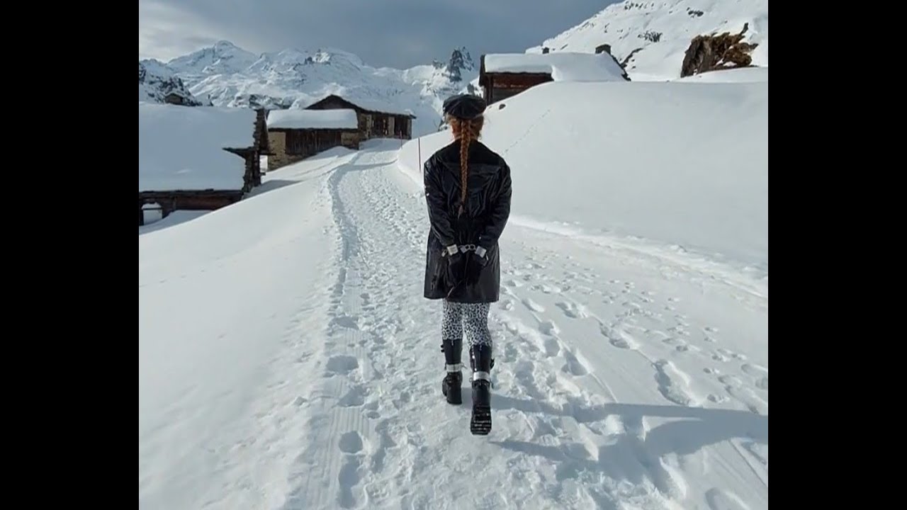 Walking in the snow tied up with steel cuffs / im Schnee mit ...