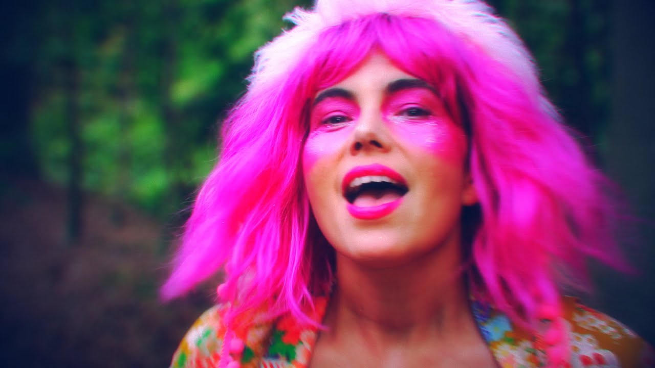 Bloom de Wilde - Clowns Ride on a Kangaroo - YouTube
