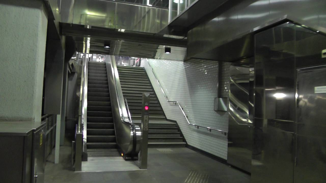 roltrap metrostation Beurs, Rotterdam, 30 mei 2016 - YouTube
