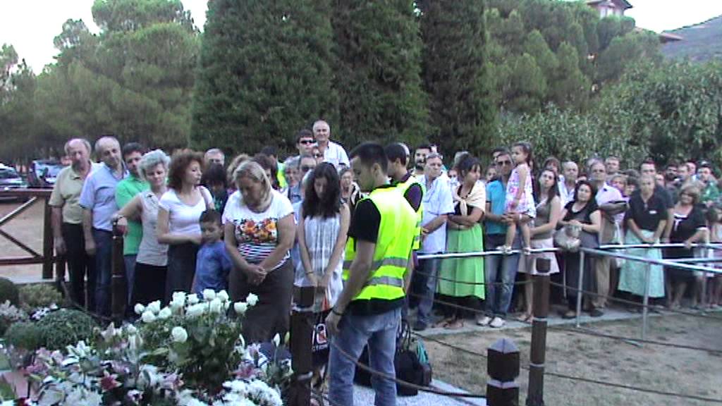 ΠΡΟΣΚΥΝΗΤΕΣ ΣΤΟΝ ΤΑΦΟ ΤΟΥ ΓΕΡΟΝΤΑ ΠΑΪΣΙΟΥ - YouTube