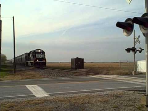 NS 7114 (GP60) East With A Odd, But Neat Horn - YouTube