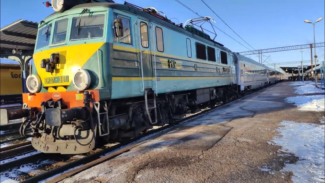 EP07-456 IC RYBAK & EP07-361 IC RYBAK . Mijanka na stacji Słupsk. - YouTube