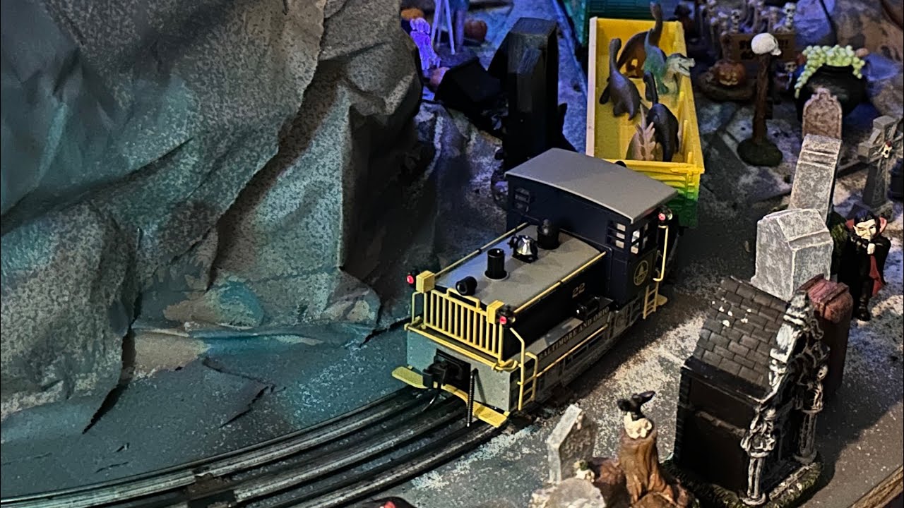 FRIDAY THE 13TH O GAUGE SPOOKY TRAIN - AND ROSCOE P. COLTRANE TOO! # ...