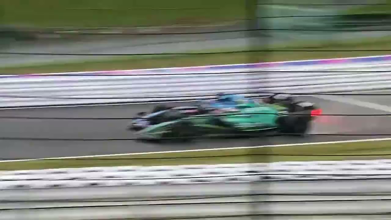 Sebastian Vettel and Fernando Alonso finish the race together ...